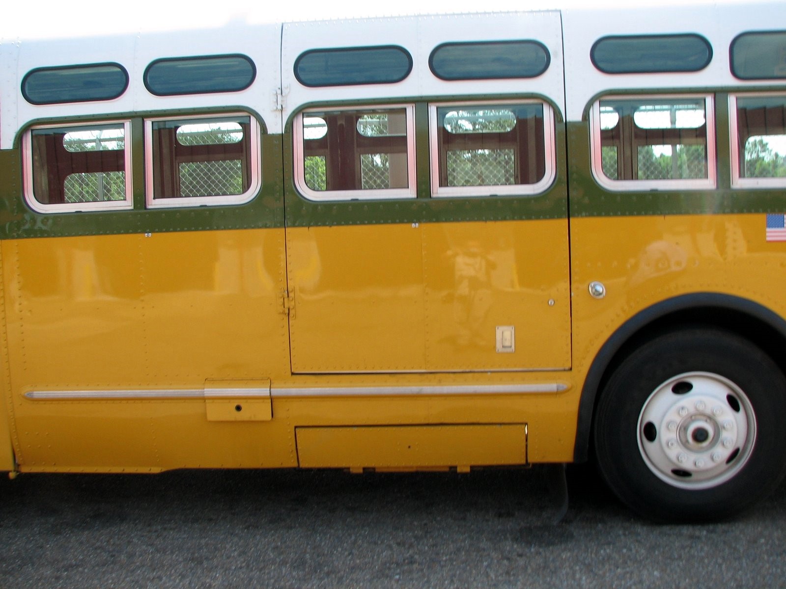 Locations Hub - Montgomery- Cleveland Ave.1955 Period Bus